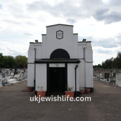 Exploring Streatham Jewish Cemetery (Rowan Road, London) - UK Jewish Life